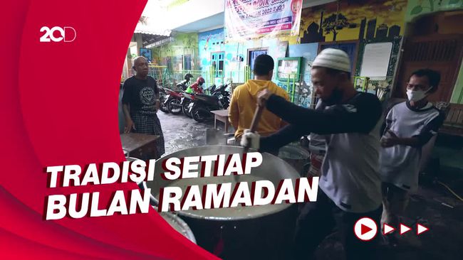 Warga Berbondong-bondong Nikmati Takjil Bubur Samin di Solo Warga Berbondong-bondong Nikmati Takjil Bubur Samin di Solo