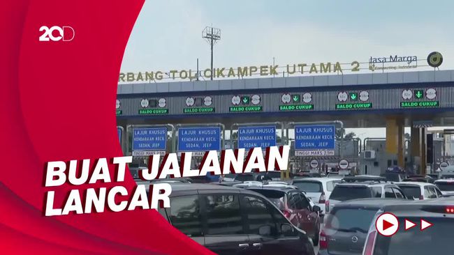 Pemudik Apresiasi Sistem One Way di GT Cikatama Pemudik Apresiasi Sistem One Way di GT Cikatama