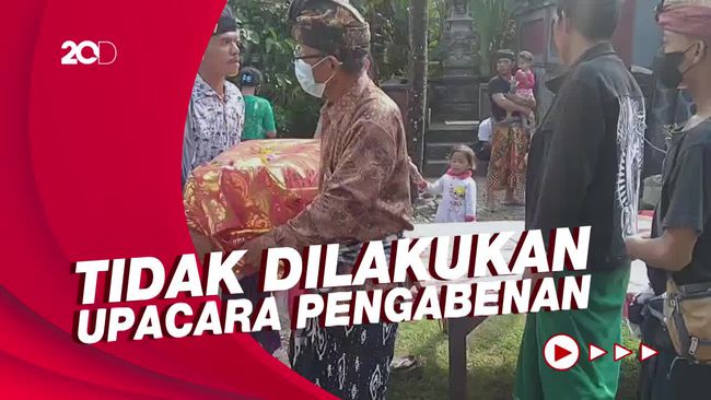 Momen Balita Diduga Rabies Dimakamkan, Diiringi Isak Tangis Keluarga Momen Balita Diduga Rabies Dimakamkan, Diiringi Isak Tangis Keluarga