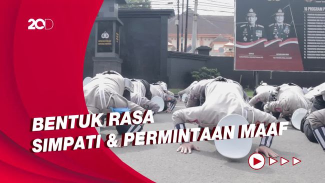 Kala Polisi di Malang Sujud Massal, Minta Maaf atas Tragedi Kanjuruhan Kala Polisi di Malang Sujud Massal, Minta Maaf atas Tragedi Kanjuruhan