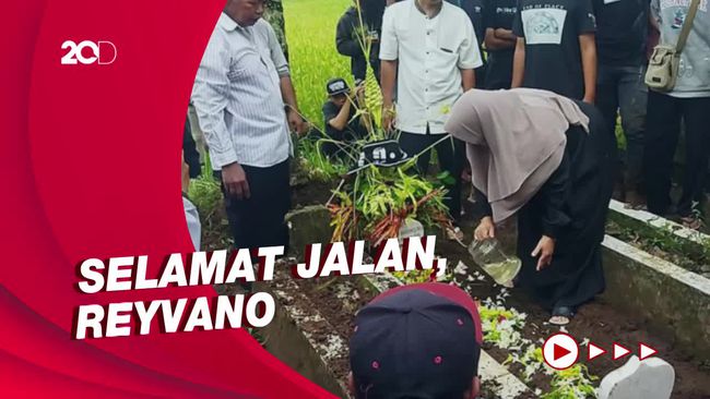 Reyvano Dimakamkan, Aremania Sebut Mental Keluarga Down!