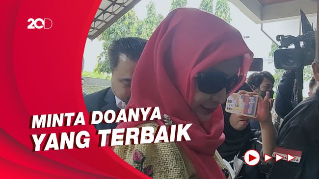 Hadiri Sidang Putusan Cerai, Roro Fitria Minta Dijaga Bodyguard Hadiri Sidang Putusan Cerai, Roro Fitria Minta Dijaga Bodyguard