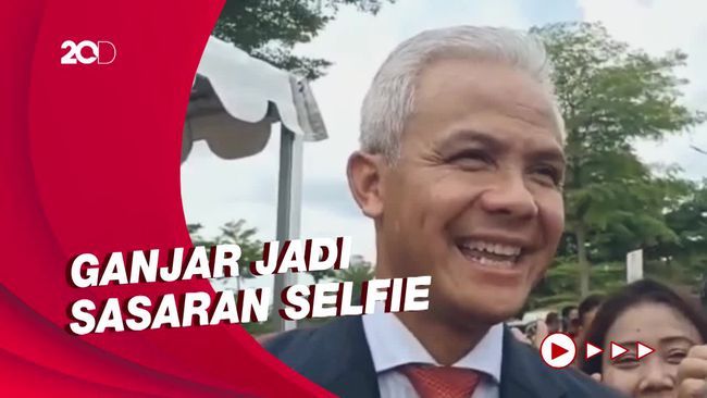 Ganjar Diteriaki Presiden 'Rambut Putih' di Acara Kaesang Ganjar Diteriaki Presiden 'Rambut Putih' di Acara Kaesang