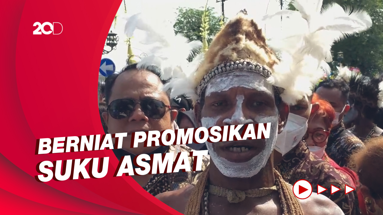 Barisan Warga Suku Asmat di Hari Kirab Pernikahan Kaesang-Erina
