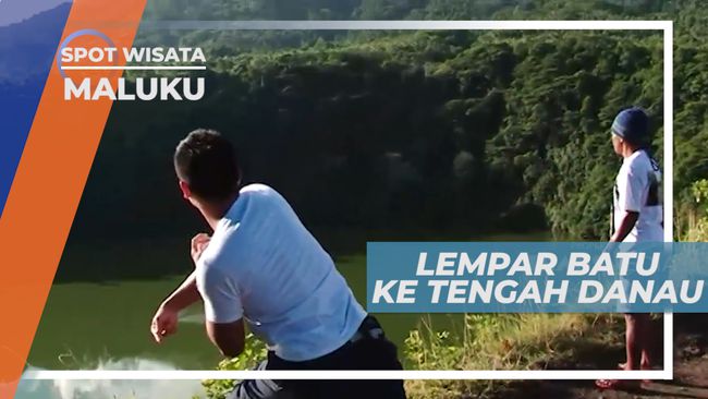 Mencoba Melempar Batu ke Tengah Danau Tolire, Maluku
