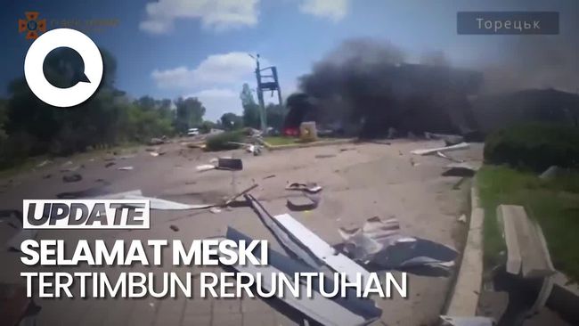 Momen Dramatis Penyelamatan Pria Tertimbun Puing Reruntuhan Bom Rusia Momen Dramatis Penyelamatan Pria Tertimbun Puing Reruntuhan Bom Rusia
