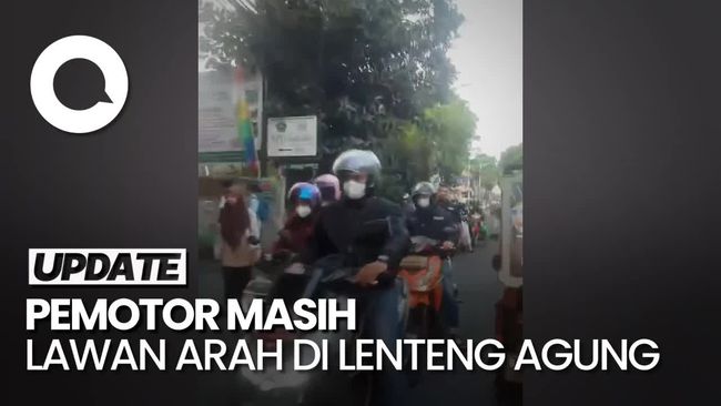 Bandel! Pemotor Masih Nekat Lawan Arah di Lenteng Agung