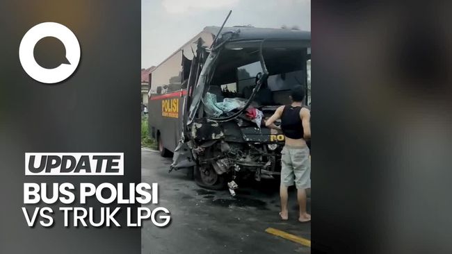 Bus Brimob Polda Lampung vs Truk LPG, 6 Orang Luka