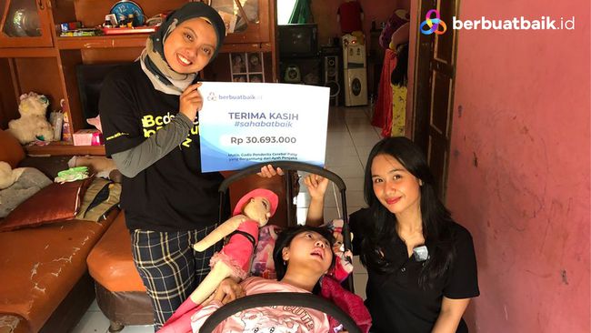 Mutia Gadis Penderita Cerebral Palsy yang Bergantung dari Ayah Mutia Gadis Penderita Cerebral Palsy yang Bergantung dari Ayah