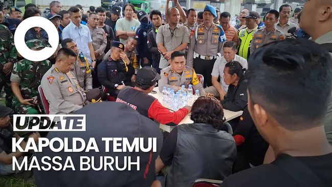 Momen Kapolda Metro Temui Massa Buruh di MM2100 Cikarang