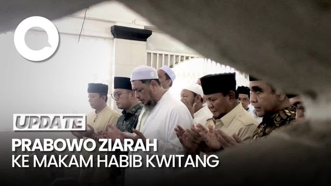 Momen Prabowo Ziarah ke Makam Habib Ali Kwitang