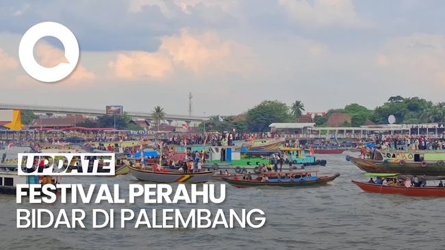 Keseruan Puncak Festival Perahu Bidar di Sungai Musi Palembang