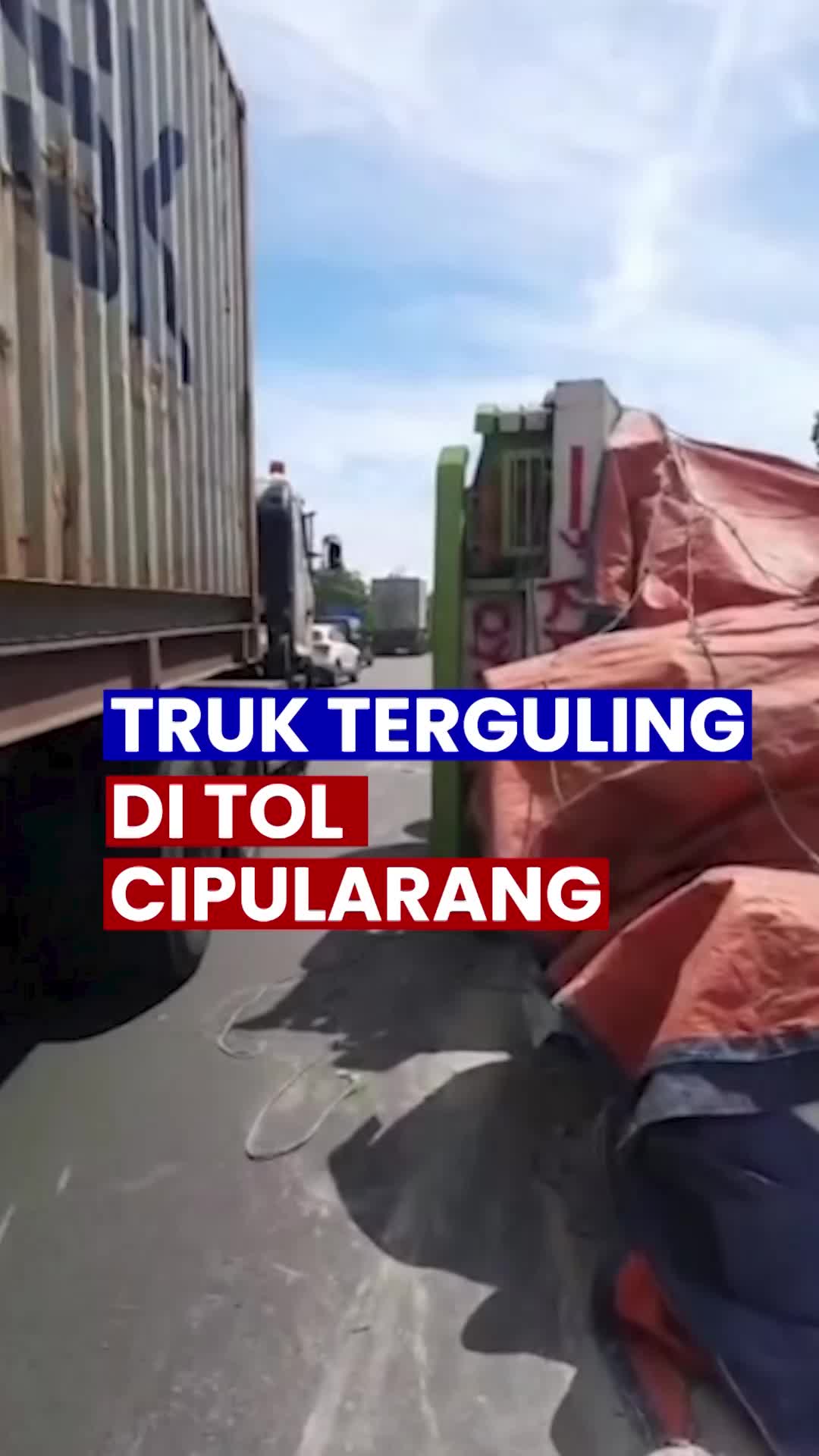 Video: Truk Muatan Batu Terguling di Tol Cipularang, Lalin Macet