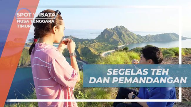 Menyesap Teh Hangat Sambil Menikmati Pemandangan di Puncak Padar, Nusa ...