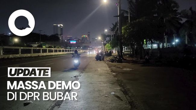 Video Massa Demo Bubar Tertib, Lalin di Depan DPR Kembali Lancar