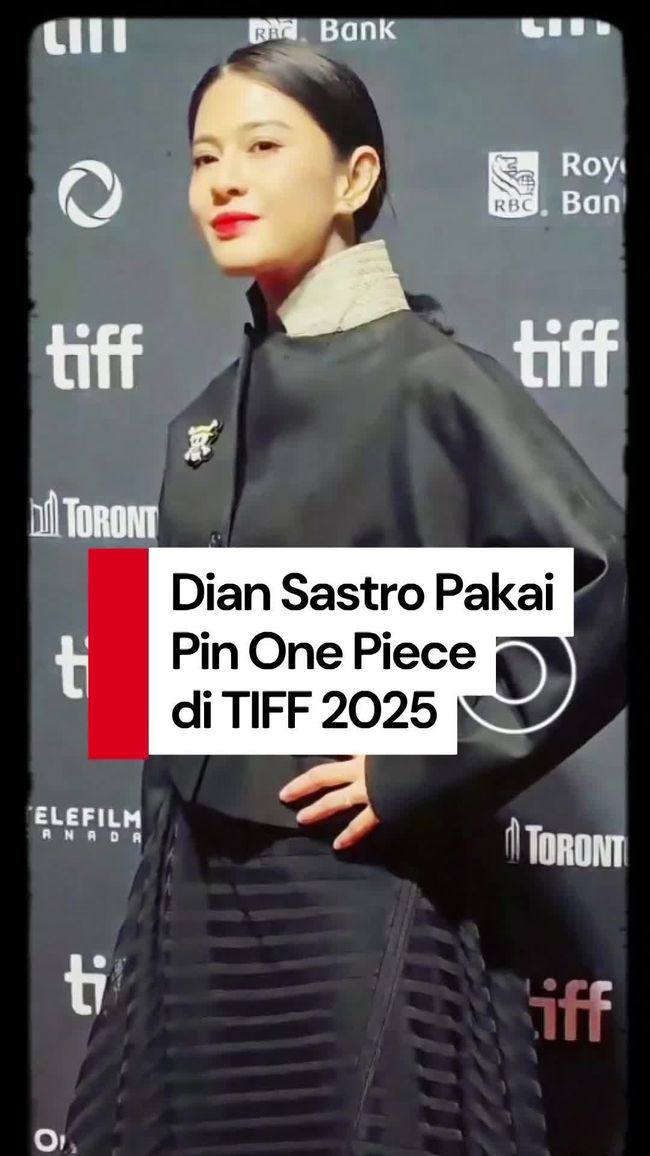 Video: Gaya Dian Sastro Pakai Pin One Piece di Festival Film Toronto